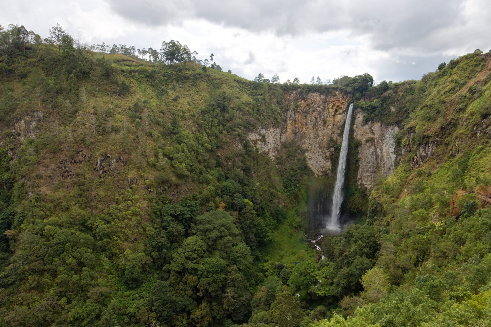 NORTH SUMATRA TOUR 9 DAYS 8 NIGHTS - Berastagi Adventure